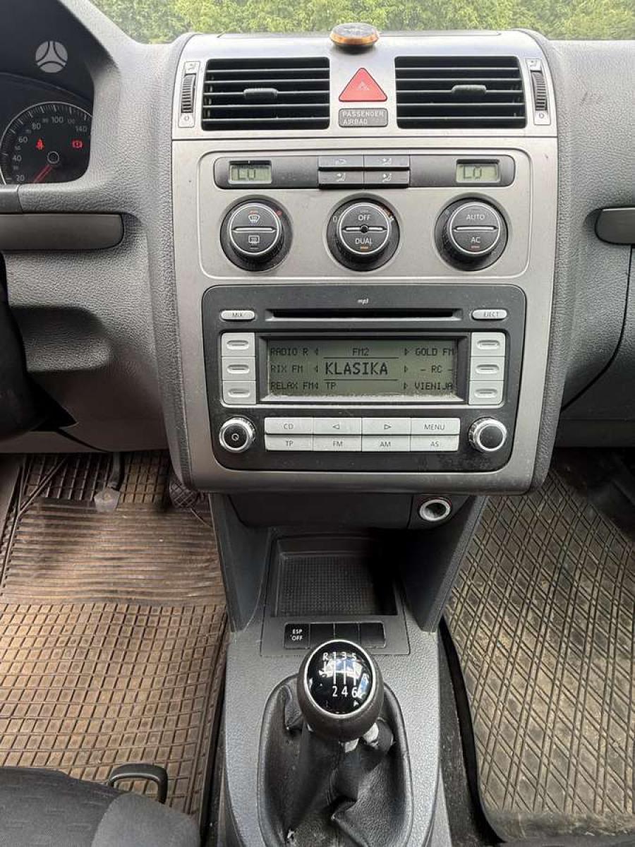 Brūns Volkswagen Touran 2009 Viļņa, ar dzinēja tilpumu 1.90 L un nobraukumu 507 tūkst. km par 600 €, foto 11 vietnē AUTOMOTO.COM.LV
