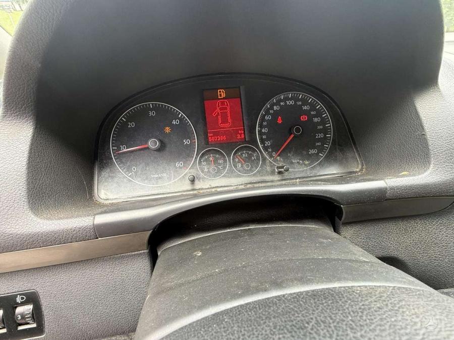Brūns Volkswagen Touran 2009 Viļņa, ar dzinēja tilpumu 1.90 L un nobraukumu 507 tūkst. km par 600 €, foto 12 vietnē AUTOMOTO.COM.LV