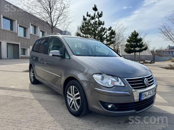 Brown Volkswagen Touran 2009 in Riga, with an engine capacity of 1.40 L and mileage of 143 thousand km for 5290 €, photo 1 on AUTOMOTO.COM.LV