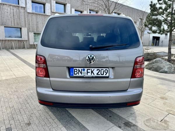Brown Volkswagen Touran 2009 in Riga, with an engine capacity of 1.40 L and mileage of 143 thousand km for 5290 €, photo 8 on AUTOMOTO.COM.LV