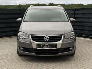 Brown Volkswagen Touran 2009 in Kretinga, with an engine capacity of 1.39 L and mileage of 199 thousand km for 3999 €, photo 3 on AUTOMOTO.COM.LV