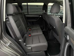 Brown Volkswagen Touran 2009 in Kretinga, with an engine capacity of 1.39 L and mileage of 199 thousand km for 3999 €, photo 9 on AUTOMOTO.COM.LV
