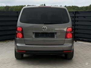 Brown Volkswagen Touran 2009 in Kretinga, with an engine capacity of 1.39 L and mileage of 199 thousand km for 3999 €, photo 12 on AUTOMOTO.COM.LV