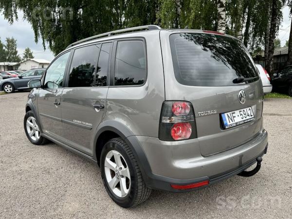 Коричневый Фольксваген Туран 2009 в Рига, объемом двигателя 2.00 л и пробегом 0 тыс. км за 3650 €, фото 4 на AUTOMOTO.COM.LV