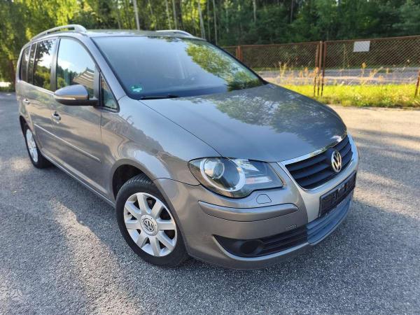 Brown Volkswagen Touran 2009 in Utena, with an engine capacity of 1.90 L and mileage of 292 thousand km for 3850 €, photo 1 on AUTOMOTO.COM.LV