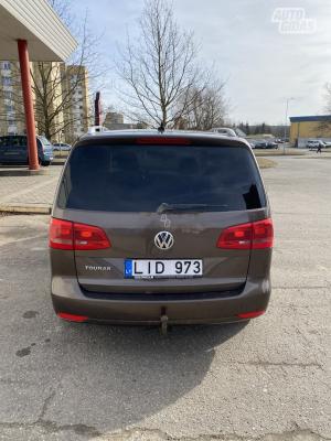 Brown Volkswagen Touran 2010 in Panevezys, with an engine capacity of 2.00 L and mileage of 363 thousand km for 4400 €, photo 5 on AUTOMOTO.COM.LV