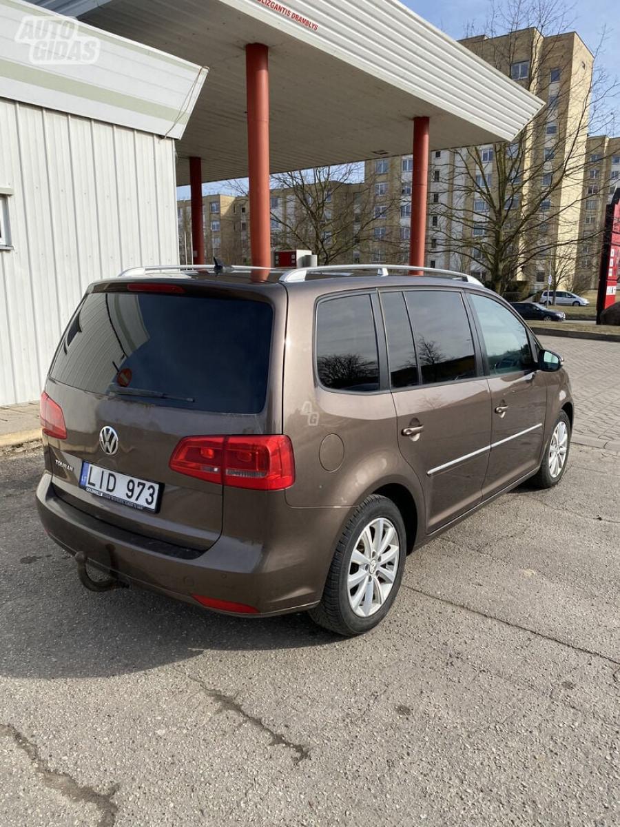 Brown Volkswagen Touran 2010 in Panevezys, with an engine capacity of 2.00 L and mileage of 363 thousand km for 4400 €, photo 6 on AUTOMOTO.COM.LV