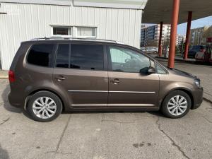 Brown Volkswagen Touran 2010 in Panevezys, with an engine capacity of 2.00 L and mileage of 363 thousand km for 4400 €, photo 7 on AUTOMOTO.COM.LV