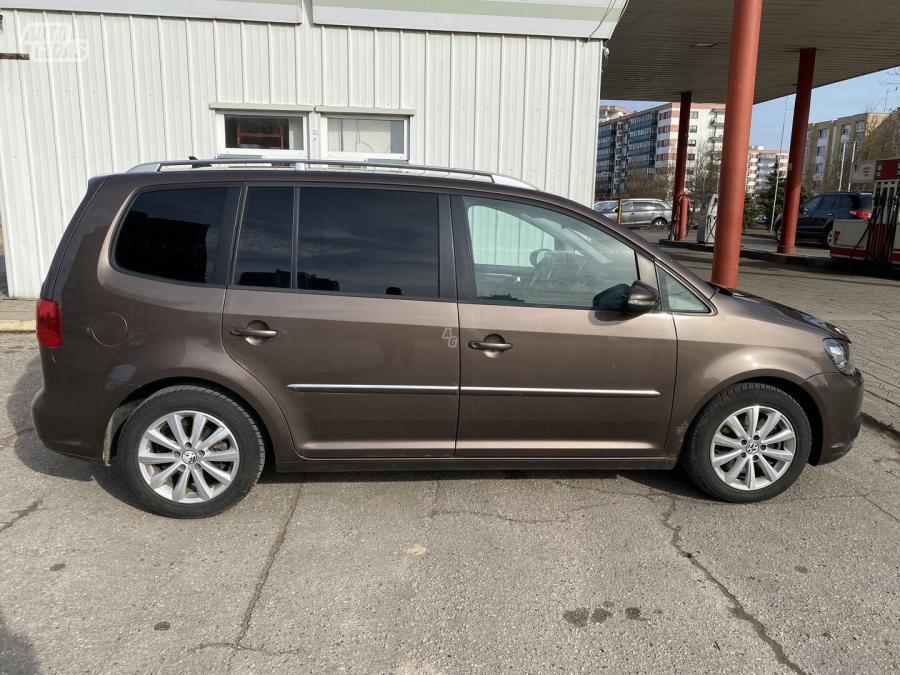 Brown Volkswagen Touran 2010 in Panevezys, with an engine capacity of 2.00 L and mileage of 363 thousand km for 4400 €, photo 7 on AUTOMOTO.COM.LV
