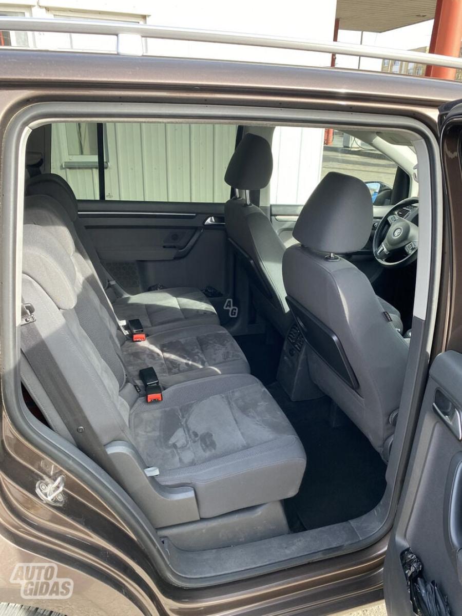 Brown Volkswagen Touran 2010 in Panevezys, with an engine capacity of 2.00 L and mileage of 363 thousand km for 4400 €, photo 11 on AUTOMOTO.COM.LV