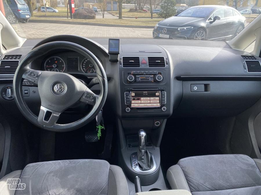 Brown Volkswagen Touran 2010 in Panevezys, with an engine capacity of 2.00 L and mileage of 363 thousand km for 4400 €, photo 13 on AUTOMOTO.COM.LV