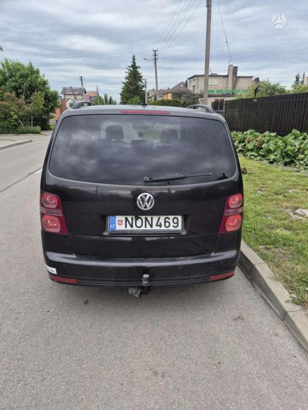 Brown Volkswagen Touran 2010 in Marijampole, with an engine capacity of 1.90 L and mileage of 289 thousand km for 3390 €, photo 4 on AUTOMOTO.COM.LV