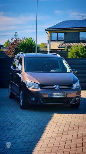 Brūns Volkswagen Touran 2010 Klaipėda, ar dzinēja tilpumu 1.97 L un nobraukumu 302 tūkst. km par 5500 €, foto 4 vietnē AUTOMOTO.COM.LV