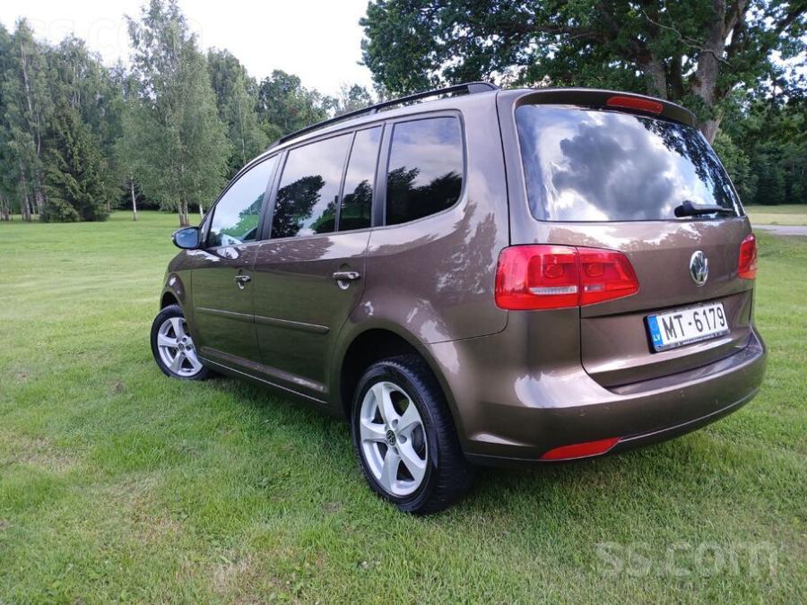 Brūns Volkswagen Touran 2010 Ogre, ar dzinēja tilpumu 1.60 L un nobraukumu 298 tūkst. km par 4500 €, foto 13 vietnē AUTOMOTO.COM.LV