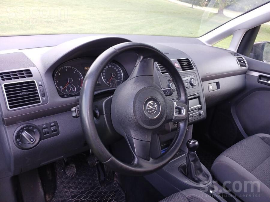 Brūns Volkswagen Touran 2010 Ogre, ar dzinēja tilpumu 1.60 L un nobraukumu 298 tūkst. km par 4500 €, foto 16 vietnē AUTOMOTO.COM.LV