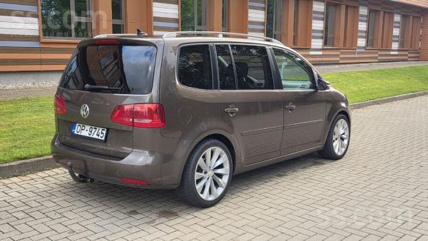 Brown Volkswagen Touran 2010 in Riga, with an engine capacity of 1.60 L and mileage of 214 thousand km for 6660 €, photo 4 on AUTOMOTO.COM.LV