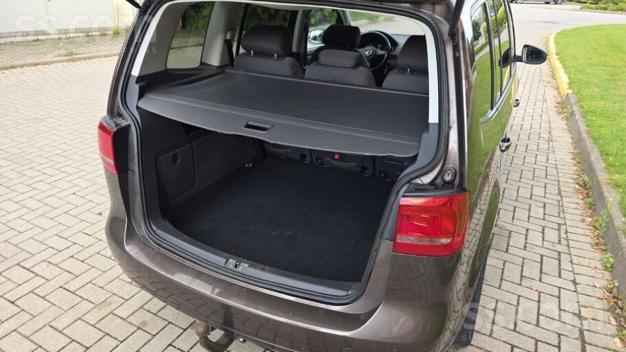 Brūns Volkswagen Touran 2010 Rīga, ar dzinēja tilpumu 1.60 L un nobraukumu 214 tūkst. km par 6660 €, foto 9 vietnē AUTOMOTO.COM.LV