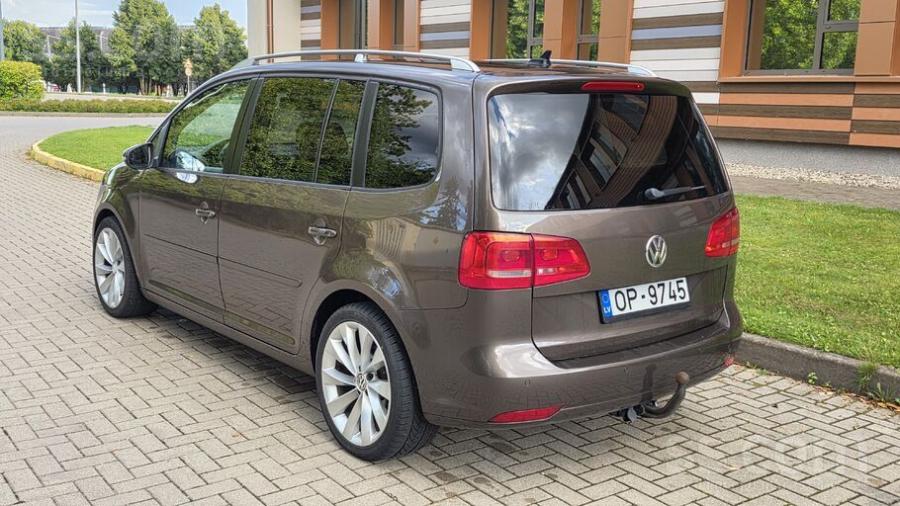 Brūns Volkswagen Touran 2010 Rīga, ar dzinēja tilpumu 1.60 L un nobraukumu 214 tūkst. km par 6660 €, foto 12 vietnē AUTOMOTO.COM.LV