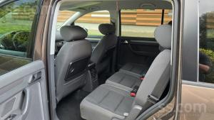 Brūns Volkswagen Touran 2010 Rīga, ar dzinēja tilpumu 1.60 L un nobraukumu 214 tūkst. km par 6660 €, foto 18 vietnē AUTOMOTO.COM.LV