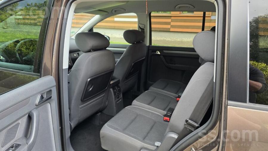 Brūns Volkswagen Touran 2010 Rīga, ar dzinēja tilpumu 1.60 L un nobraukumu 214 tūkst. km par 6660 €, foto 18 vietnē AUTOMOTO.COM.LV