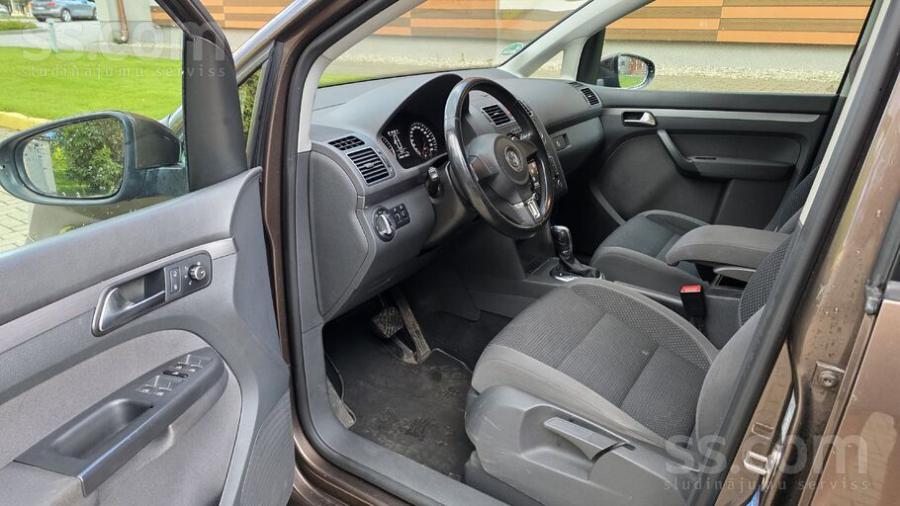 Brūns Volkswagen Touran 2010 Rīga, ar dzinēja tilpumu 1.60 L un nobraukumu 214 tūkst. km par 6660 €, foto 19 vietnē AUTOMOTO.COM.LV