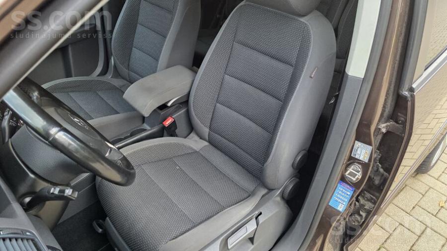 Brūns Volkswagen Touran 2010 Rīga, ar dzinēja tilpumu 1.60 L un nobraukumu 214 tūkst. km par 6660 €, foto 20 vietnē AUTOMOTO.COM.LV