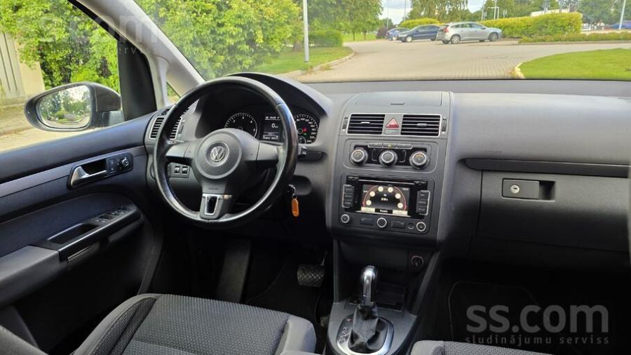 Brūns Volkswagen Touran 2010 Rīga, ar dzinēja tilpumu 1.60 L un nobraukumu 214 tūkst. km par 6660 €, foto 24 vietnē AUTOMOTO.COM.LV