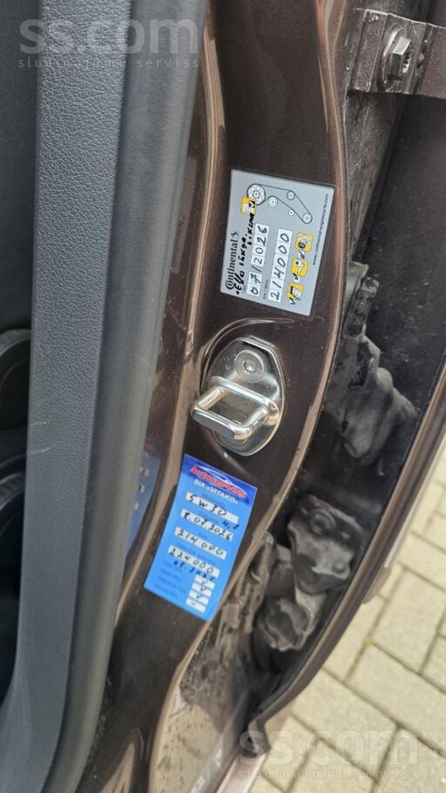 Brūns Volkswagen Touran 2010 Rīga, ar dzinēja tilpumu 1.60 L un nobraukumu 214 tūkst. km par 6660 €, foto 26 vietnē AUTOMOTO.COM.LV