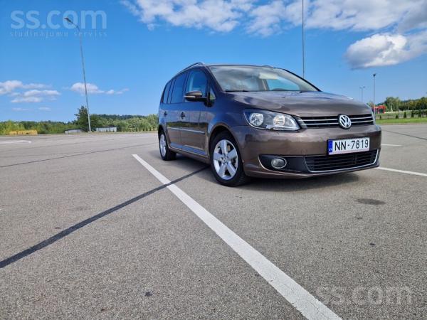 Brown Volkswagen Touran 2010 in Riga, with an engine capacity of 2.00 L and mileage of 418 thousand km for 4400 €, photo 3 on AUTOMOTO.COM.LV