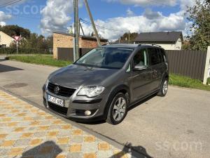 Brūns Volkswagen Touran 2010 Daugavpils, ar dzinēja tilpumu 2.00 L un nobraukumu 0 tūkst. km par 4950 €, foto  vietnē AUTOMOTO.COM.LV