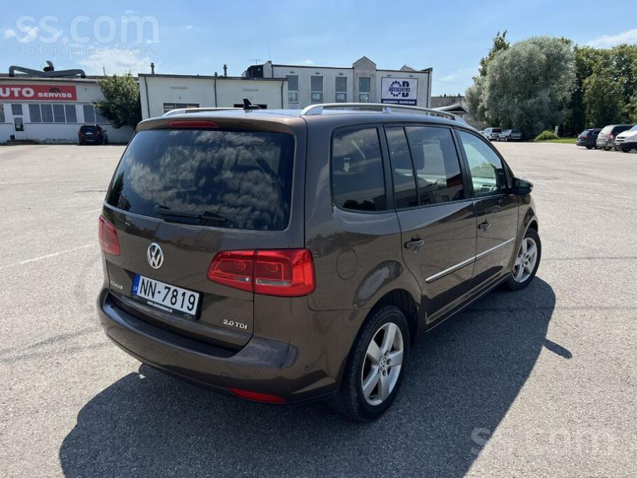 Brown Volkswagen Touran 2011 in Tukums, with an engine capacity of 2.00 L and mileage of 405 thousand km for 5700 €, photo 6 on AUTOMOTO.COM.LV