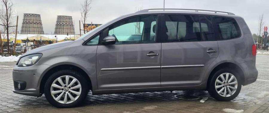 Brown Volkswagen Touran 2011 in Vilnius, with an engine capacity of 1.39 L and mileage of 236 thousand km for 6299 €, photo 11 on AUTOMOTO.COM.LV