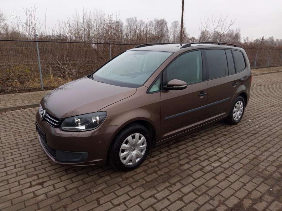 Brown Volkswagen Touran 2011 in Marijampole, with an engine capacity of 1.60 L and mileage of 300 thousand km for 4600 €, photo 7 on AUTOMOTO.COM.LV