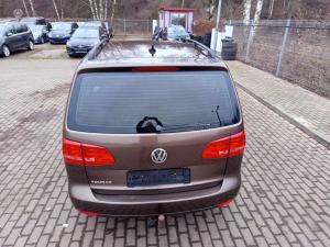 Brown Volkswagen Touran 2011 in Marijampole, with an engine capacity of 1.60 L and mileage of 300 thousand km for 4600 €, photo 10 on AUTOMOTO.COM.LV