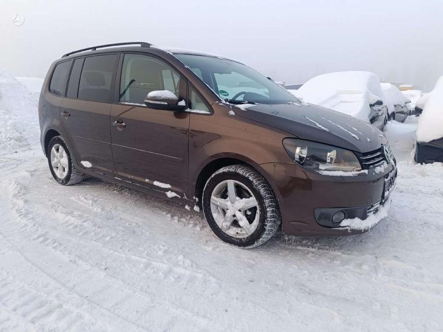Brūns Volkswagen Touran 2011 Kretinga, ar dzinēja tilpumu 1.60 L un nobraukumu 245 tūkst. km par 6650 €, foto 4 vietnē AUTOMOTO.COM.LV