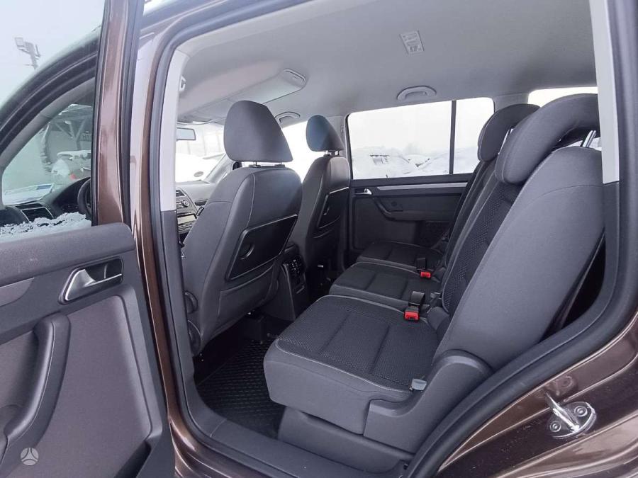 Brūns Volkswagen Touran 2011 Kretinga, ar dzinēja tilpumu 1.60 L un nobraukumu 245 tūkst. km par 6650 €, foto 11 vietnē AUTOMOTO.COM.LV
