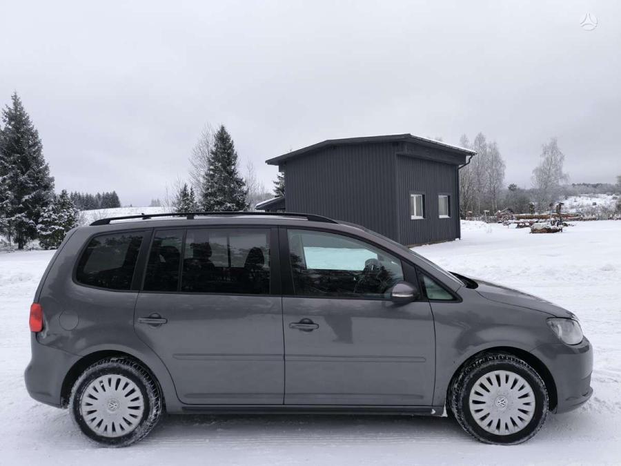 Brūns Volkswagen Touran 2011 Trakai, ar dzinēja tilpumu 1.60 L un nobraukumu 399 tūkst. km par 2990 €, foto 6 vietnē AUTOMOTO.COM.LV