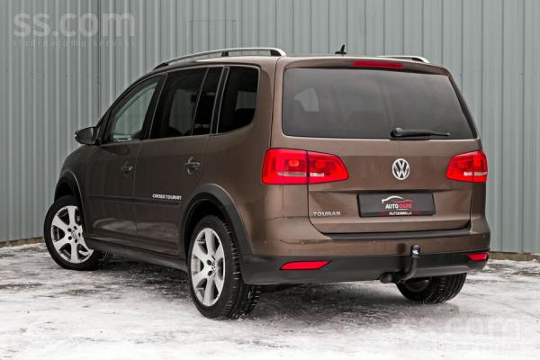 Brūns Volkswagen Touran 2011 Ogre, ar dzinēja tilpumu 1.60 L un nobraukumu 234 tūkst. km par 8500 €, foto 3 vietnē AUTOMOTO.COM.LV