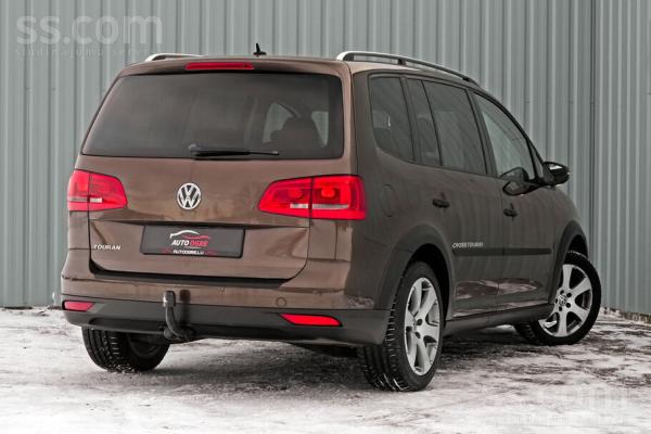 Brūns Volkswagen Touran 2011 Ogre, ar dzinēja tilpumu 1.60 L un nobraukumu 234 tūkst. km par 8500 €, foto 4 vietnē AUTOMOTO.COM.LV
