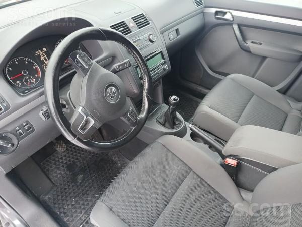 Brūns Volkswagen Touran 2011 Rīga, ar dzinēja tilpumu 1.60 L un nobraukumu 293 tūkst. km par 4900 €, foto 4 vietnē AUTOMOTO.COM.LV