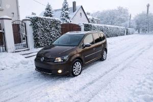 Brown Volkswagen Touran 2011 in Kedainiai, with an engine capacity of 1.60 L and mileage of 273 thousand km for 5990 €, photo 2 on AUTOMOTO.COM.LV