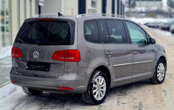 Brown Volkswagen Touran 2011 in Vilnius, with an engine capacity of 1.39 L and mileage of 236 thousand km for 6150 €, photo 10 on AUTOMOTO.COM.LV
