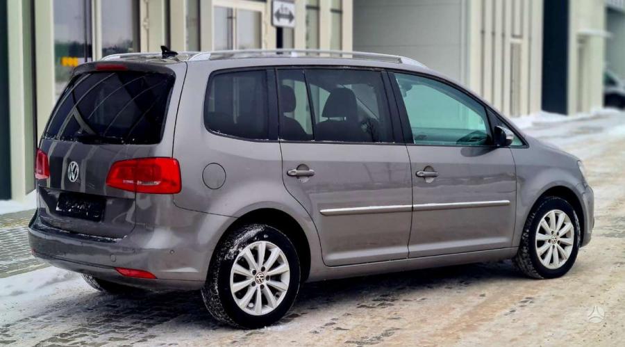 Brūns Volkswagen Touran 2011 Viļņa, ar dzinēja tilpumu 1.39 L un nobraukumu 236 tūkst. km par 6150 €, foto 12 vietnē AUTOMOTO.COM.LV