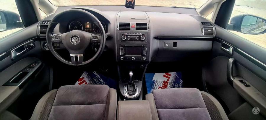 Brūns Volkswagen Touran 2011 Viļņa, ar dzinēja tilpumu 1.39 L un nobraukumu 236 tūkst. km par 6150 €, foto 22 vietnē AUTOMOTO.COM.LV
