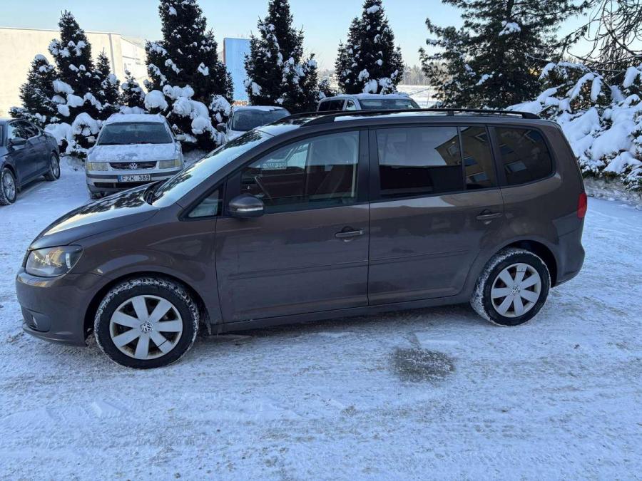 Brūns Volkswagen Touran 2011 Viļņa, ar dzinēja tilpumu 1.60 L un nobraukumu 274 tūkst. km par 6500 €, foto 8 vietnē AUTOMOTO.COM.LV