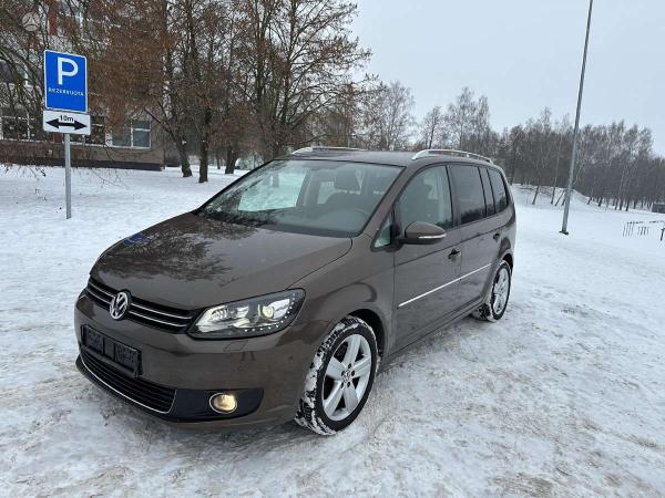 Brown Volkswagen Touran 2011 in Marijampole, with an engine capacity of 1.97 L and mileage of 237 thousand km for 5650 €, photo 6 on AUTOMOTO.COM.LV