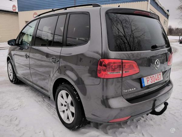Brown Volkswagen Touran 2011 in Trakai, with an engine capacity of 1.60 L and mileage of 313 thousand km for 4590 €, photo 7 on AUTOMOTO.COM.LV