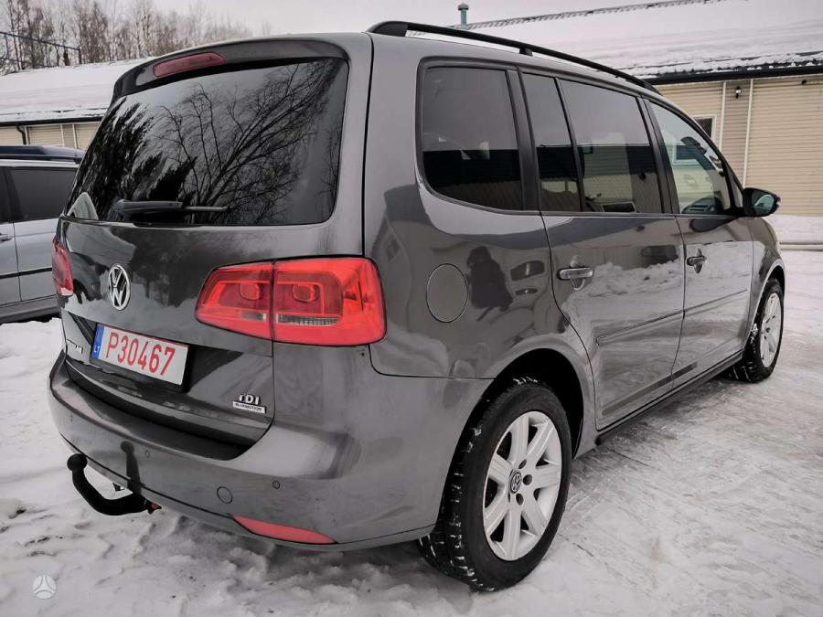 Brūns Volkswagen Touran 2011 Trakai, ar dzinēja tilpumu 1.60 L un nobraukumu 313 tūkst. km par 4590 €, foto 9 vietnē AUTOMOTO.COM.LV
