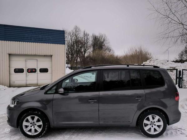 Brown Volkswagen Touran 2011 in Trakai, with an engine capacity of 1.60 L and mileage of 313 thousand km for 4590 €, photo 11 on AUTOMOTO.COM.LV