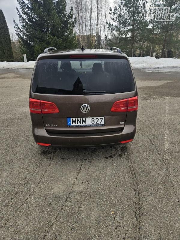Brown Volkswagen Touran 2011 in Alytus, with an engine capacity of 1.60 L and mileage of 387 thousand km for 5500 €, photo 8 on AUTOMOTO.COM.LV